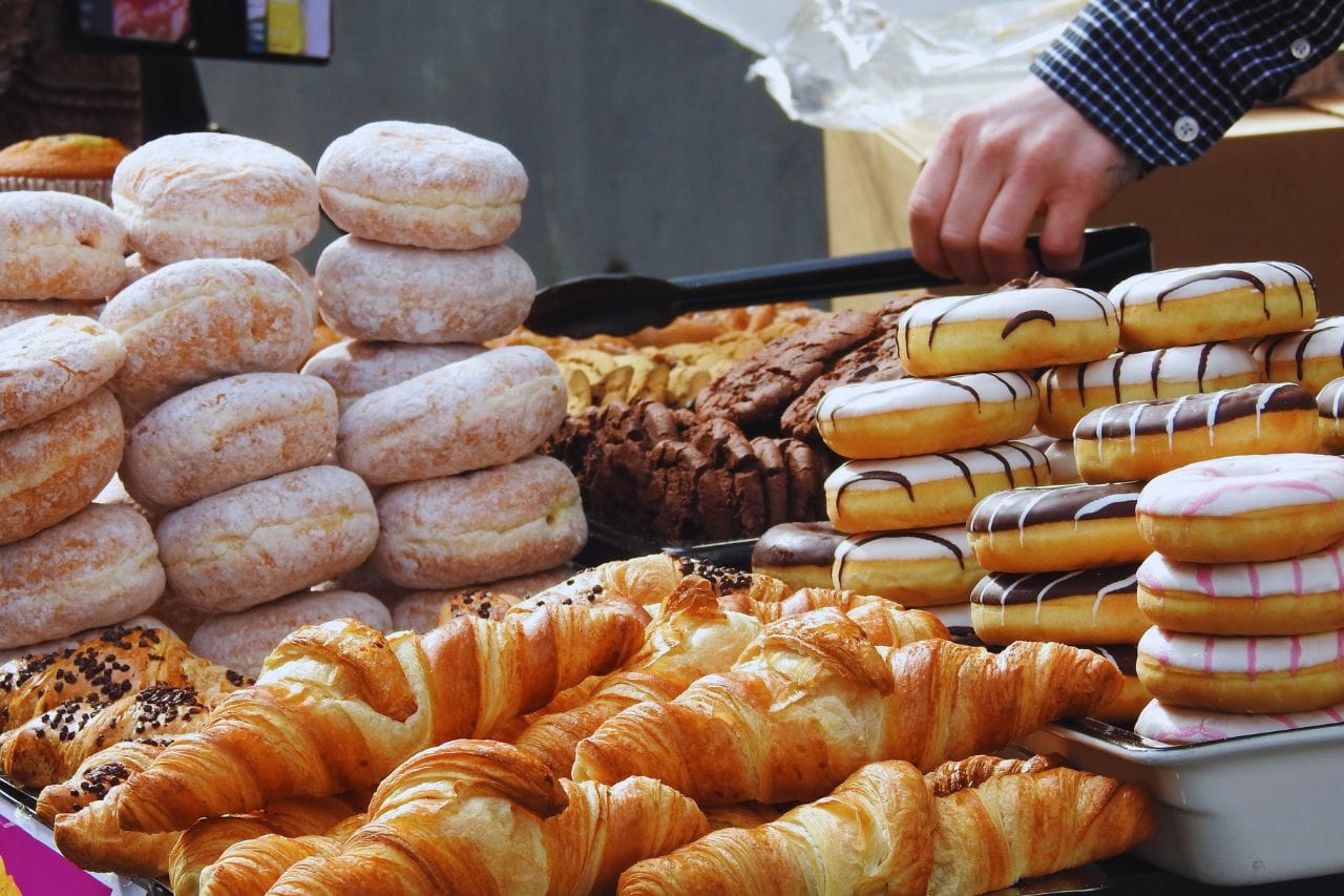 Descubre la deliciosa variedad de productos que ofrece una pastelería ...